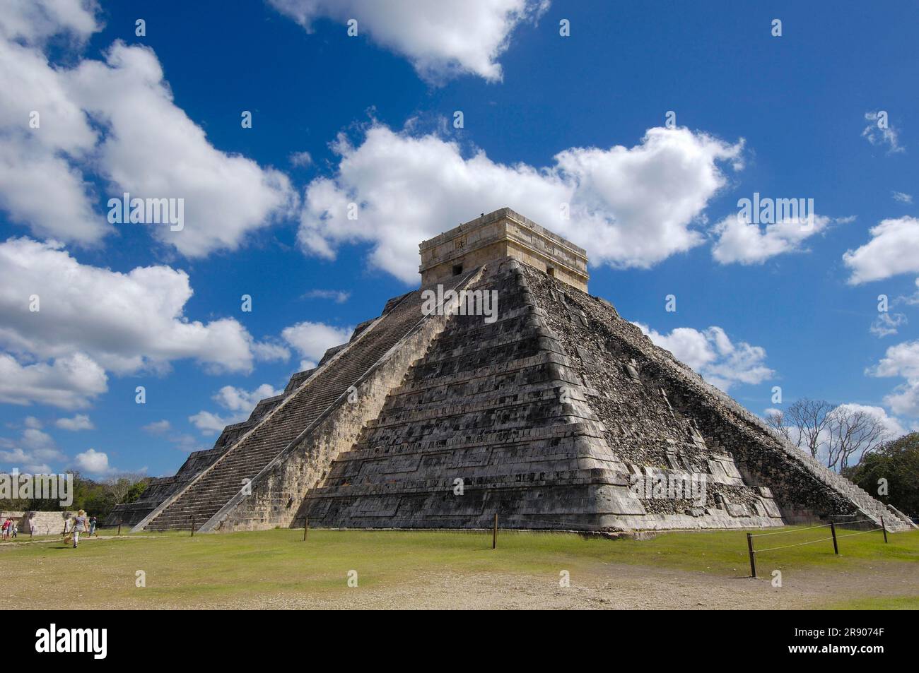 El Castillo, Pyramid of Kukulkan, Chichen Itza, Yucatan, Mexico Stock ...