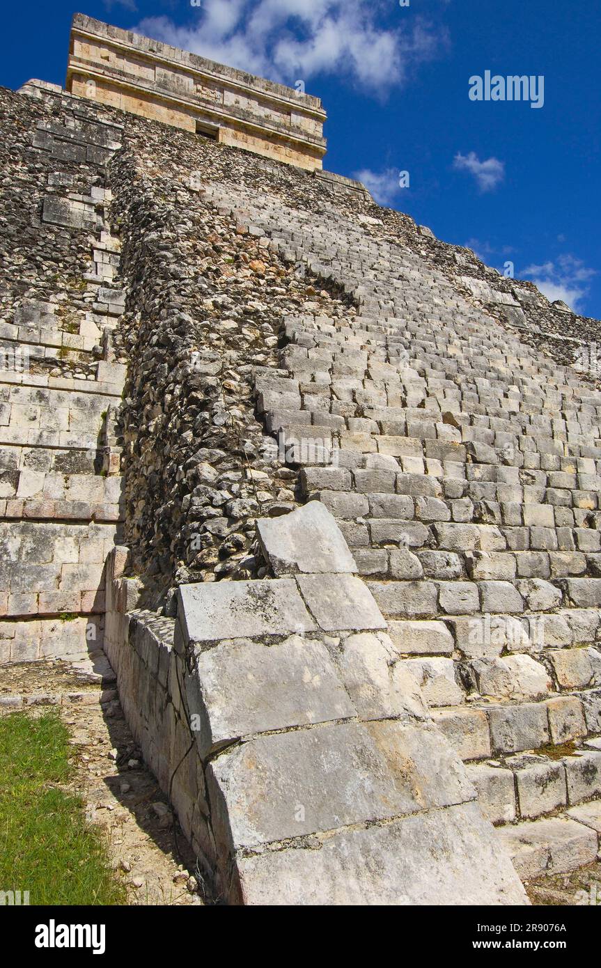 El Castillo, Pyramid of Kukulkan, Chichen Itza, Yucatan, Mexico Stock ...
