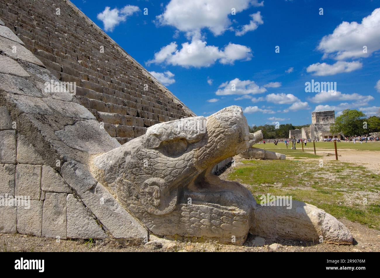 El Castillo, Pyramid of Kukulkan, Chichen Itza, Yucatan, Mexico Stock ...