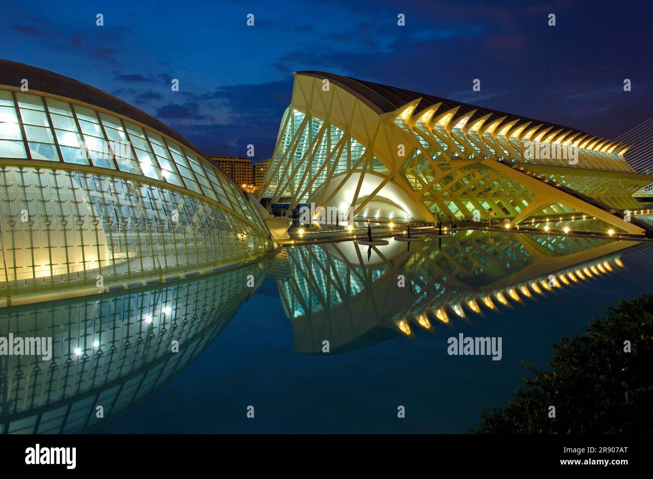 L'Hemisferic and Science Museum Museu de les Ciencies Principe Felipe ...