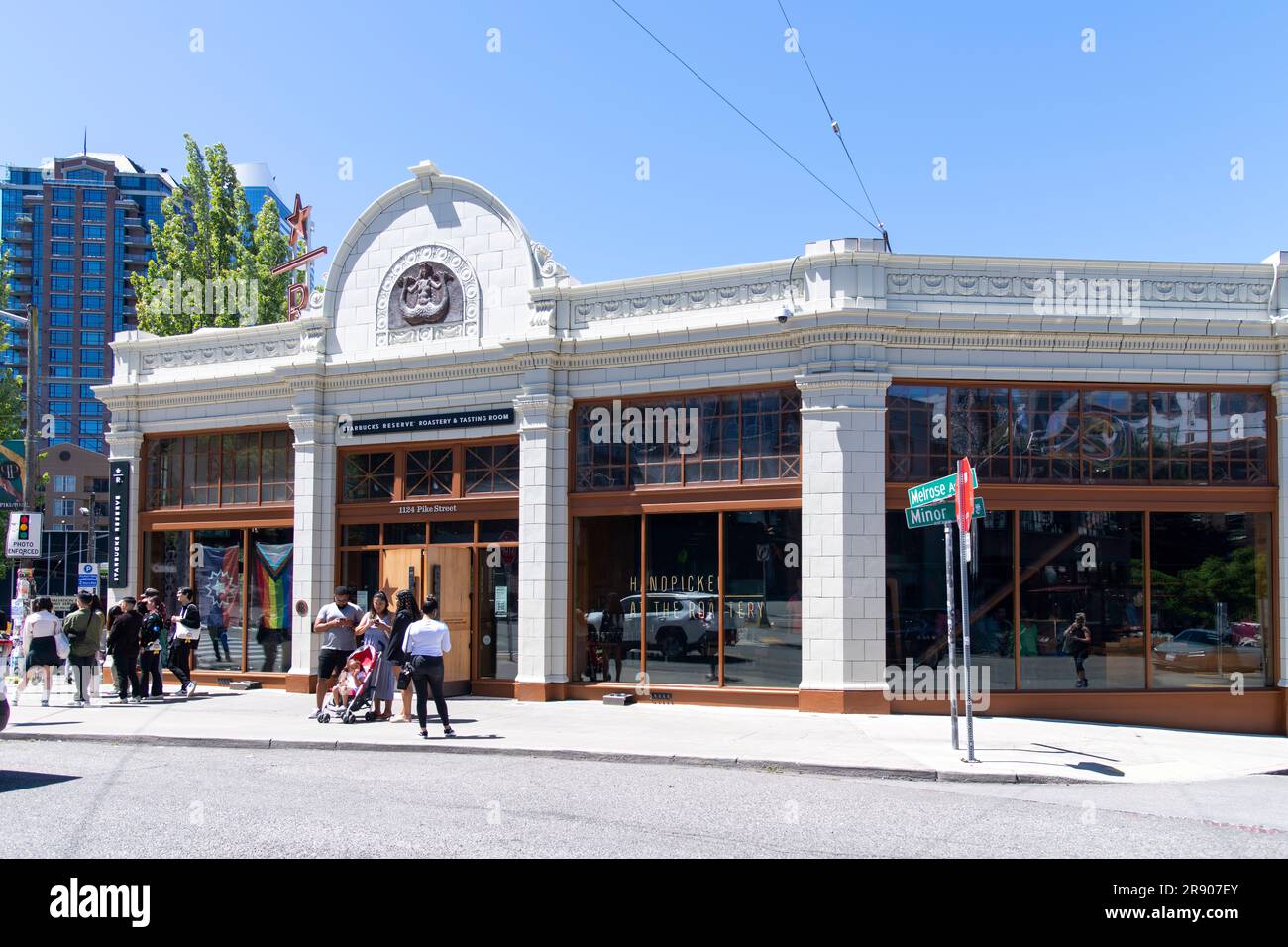 Starbucks reserve roastery hi-res stock photography and images - Alamy