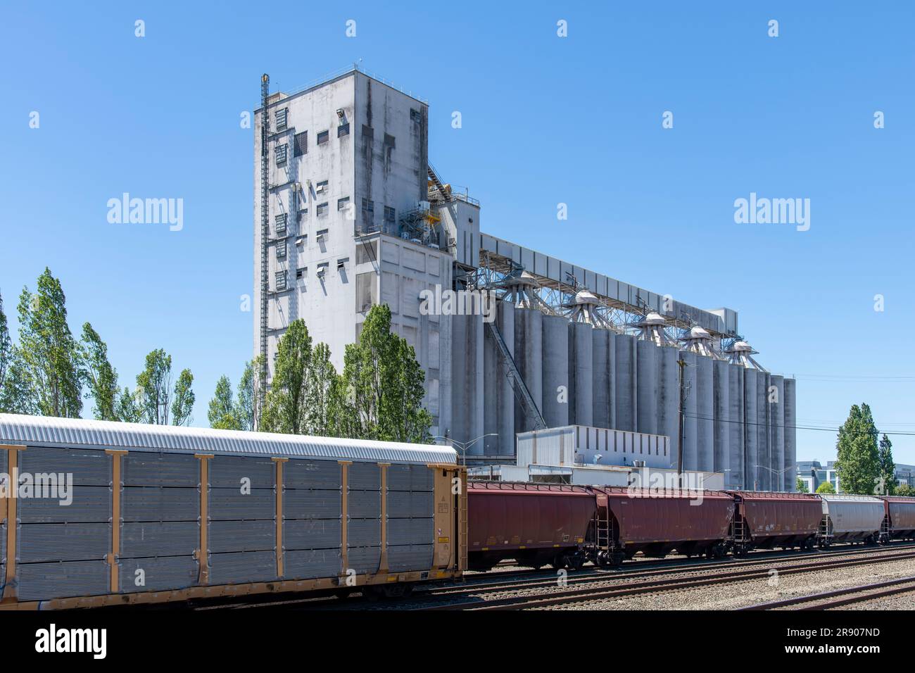 Hopper cars hi-res stock photography and images - Alamy