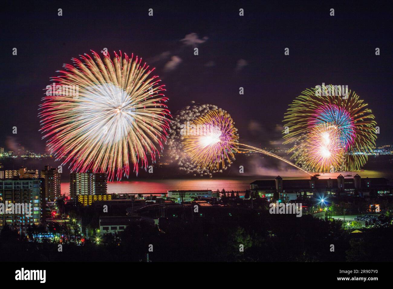 Lake Biwa Grand Fireworks Festival Stock Photo - Alamy