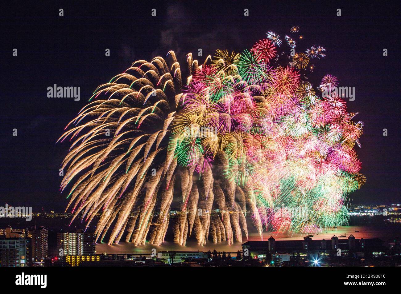 Lake Biwa Grand Fireworks Festival Stock Photo - Alamy