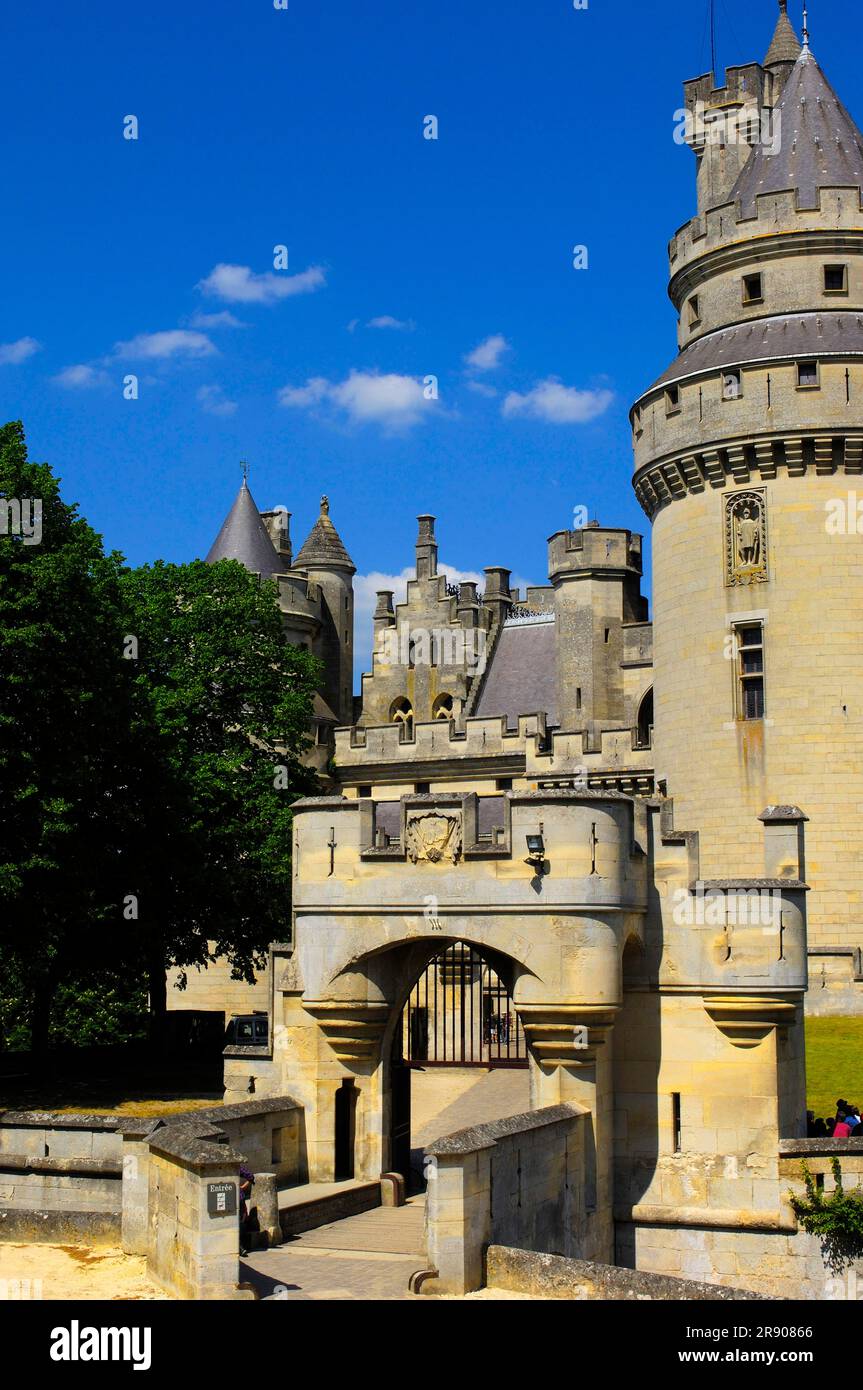 Chateau de Pierrefonds, Pierrefonds, Oise, Picardy, France Stock Photo ...