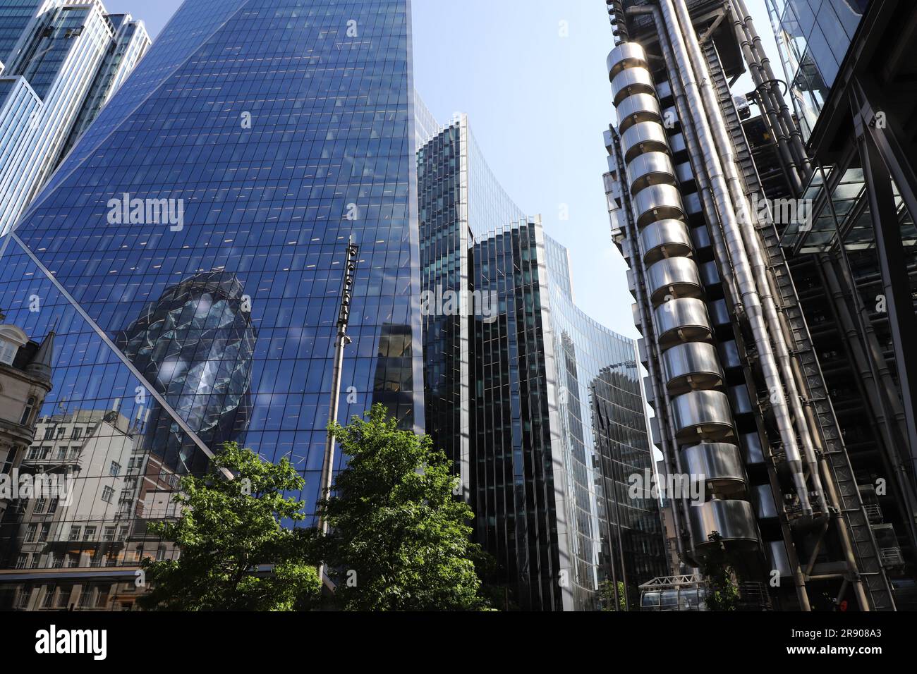 Scalpel skyscraper lloyds building hi-res stock photography and images ...