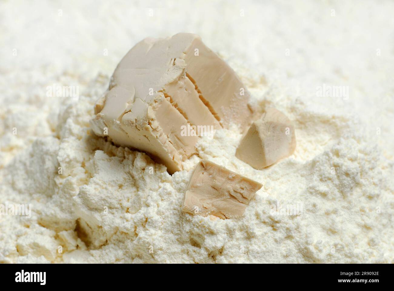 Baking yeast and flour, yeast Stock Photo - Alamy