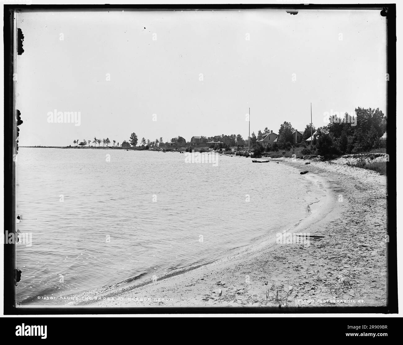Along the shore at Harbor Beach, between 1890 and 1901 Stock Photo - Alamy