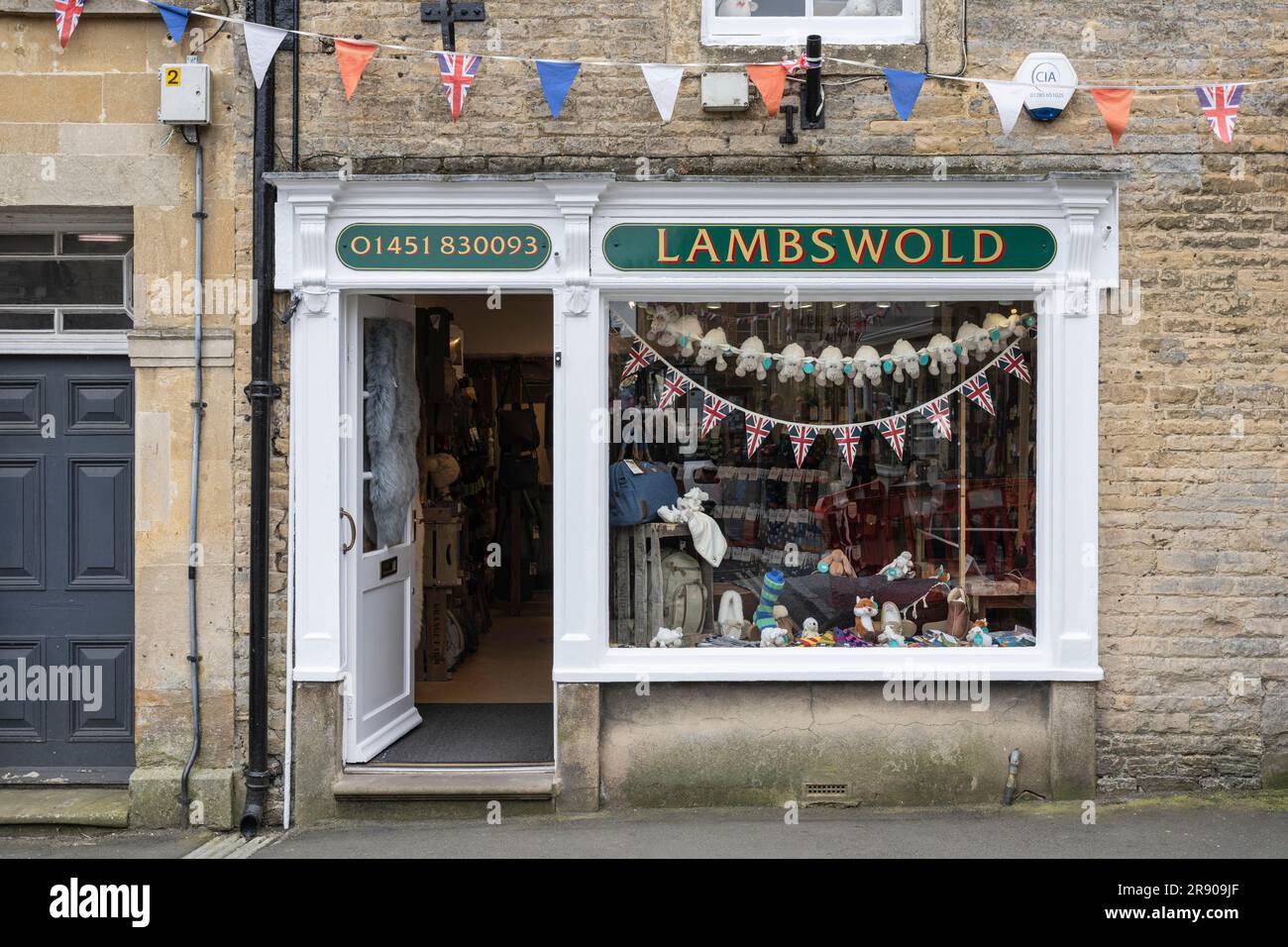 Traditional gift shop in the old town of Stow-on-the-Wold, Cotswolds ...