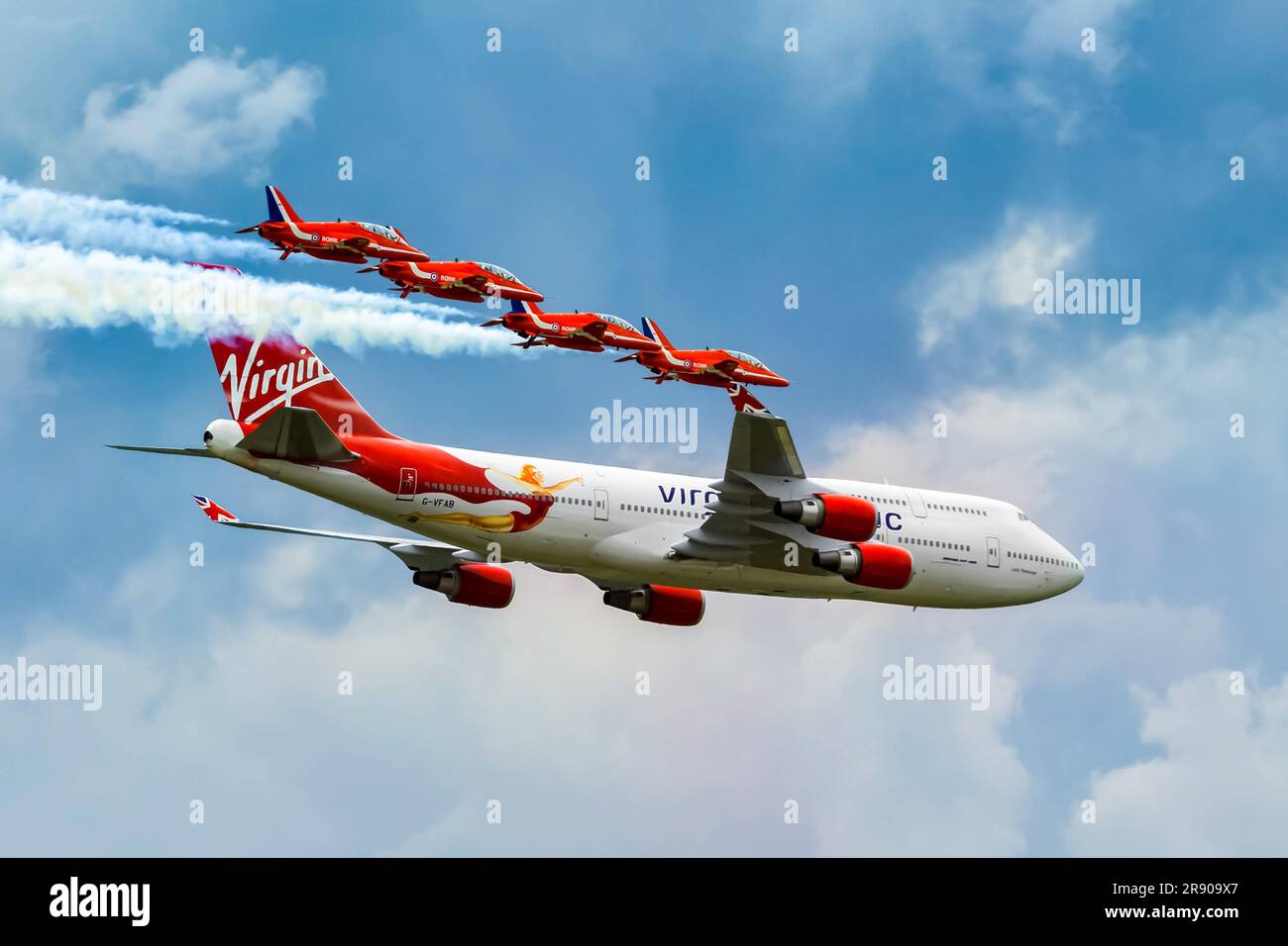 Virgin Atlantic - Boeing 747-400 and Red Arrows Aerial Display at ...