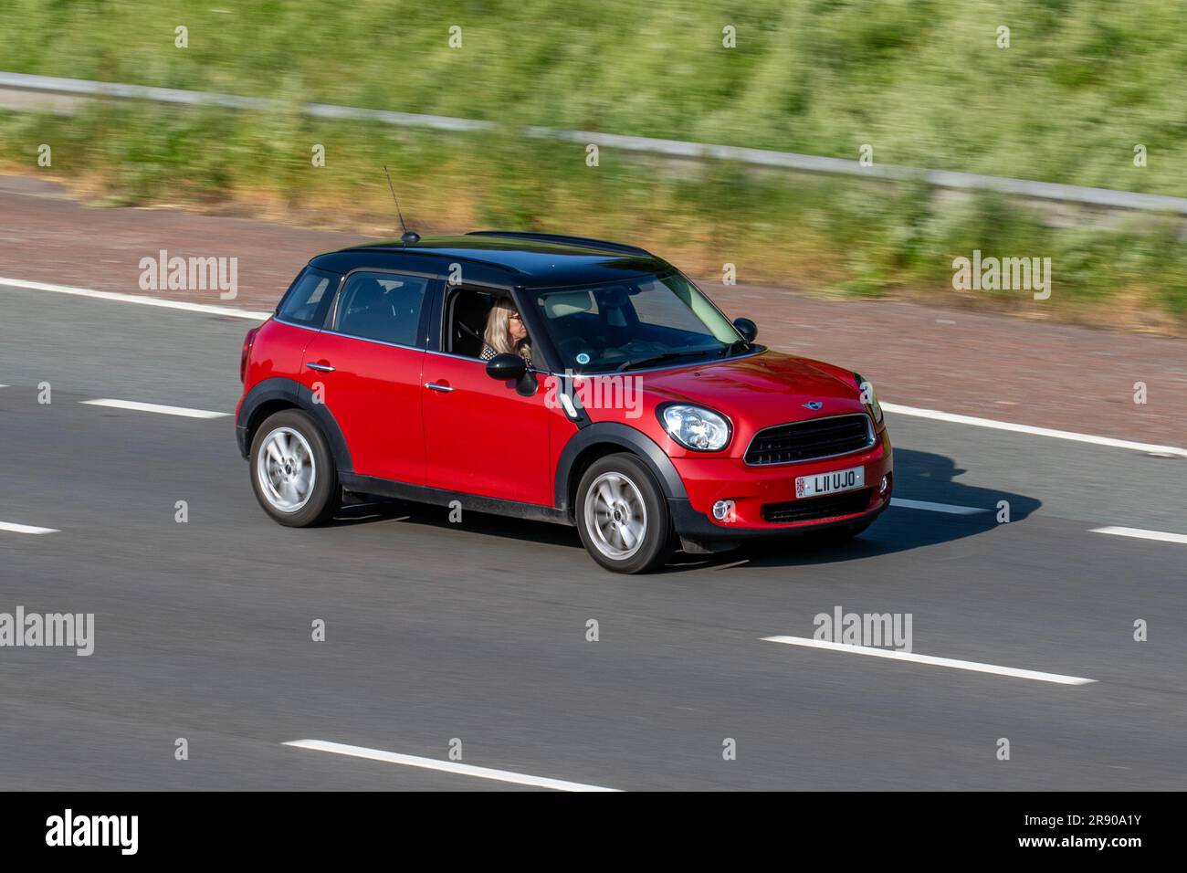 Mini cooper countryman hi-res stock photography and images - Alamy
