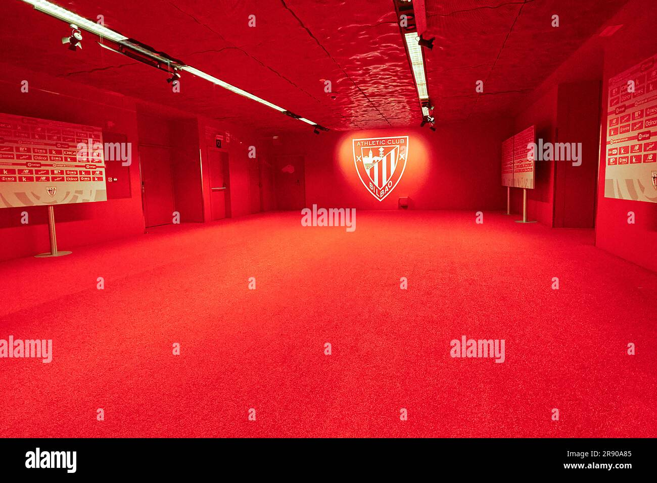 Players tunnel soccer hi-res stock photography and images - Alamy