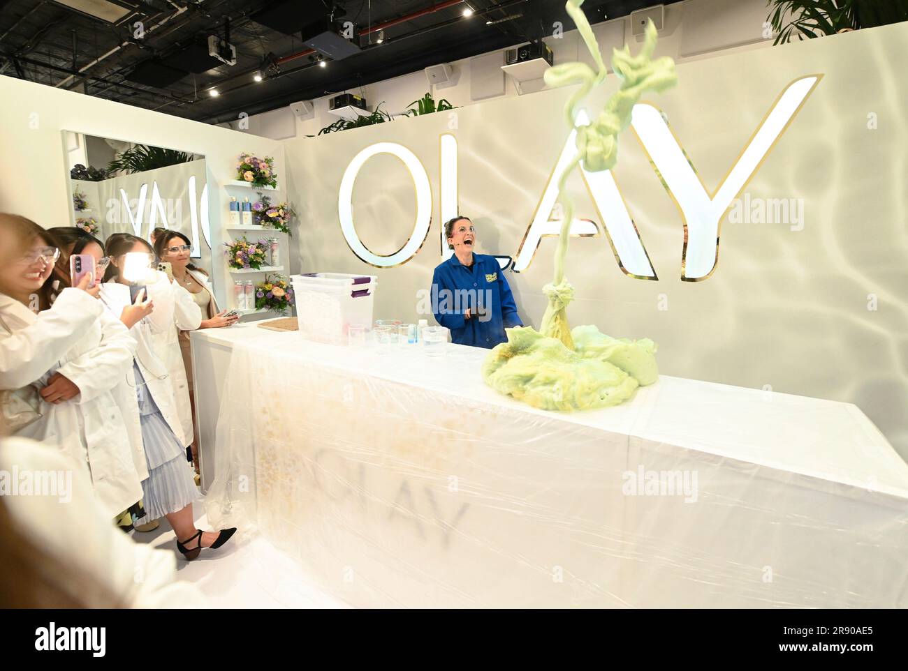 IMAGE DISTRIBUTED FOR THE OLAY BODY LAB - Kate the Chemist uses hands ...
