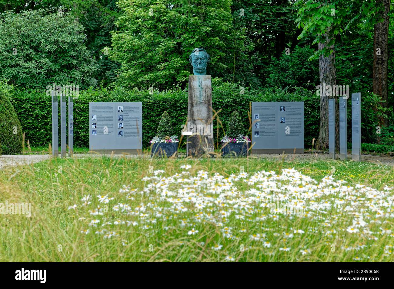 Richard Wagner, bronze bust by Arno Breker at the Bayreuth Festival ...