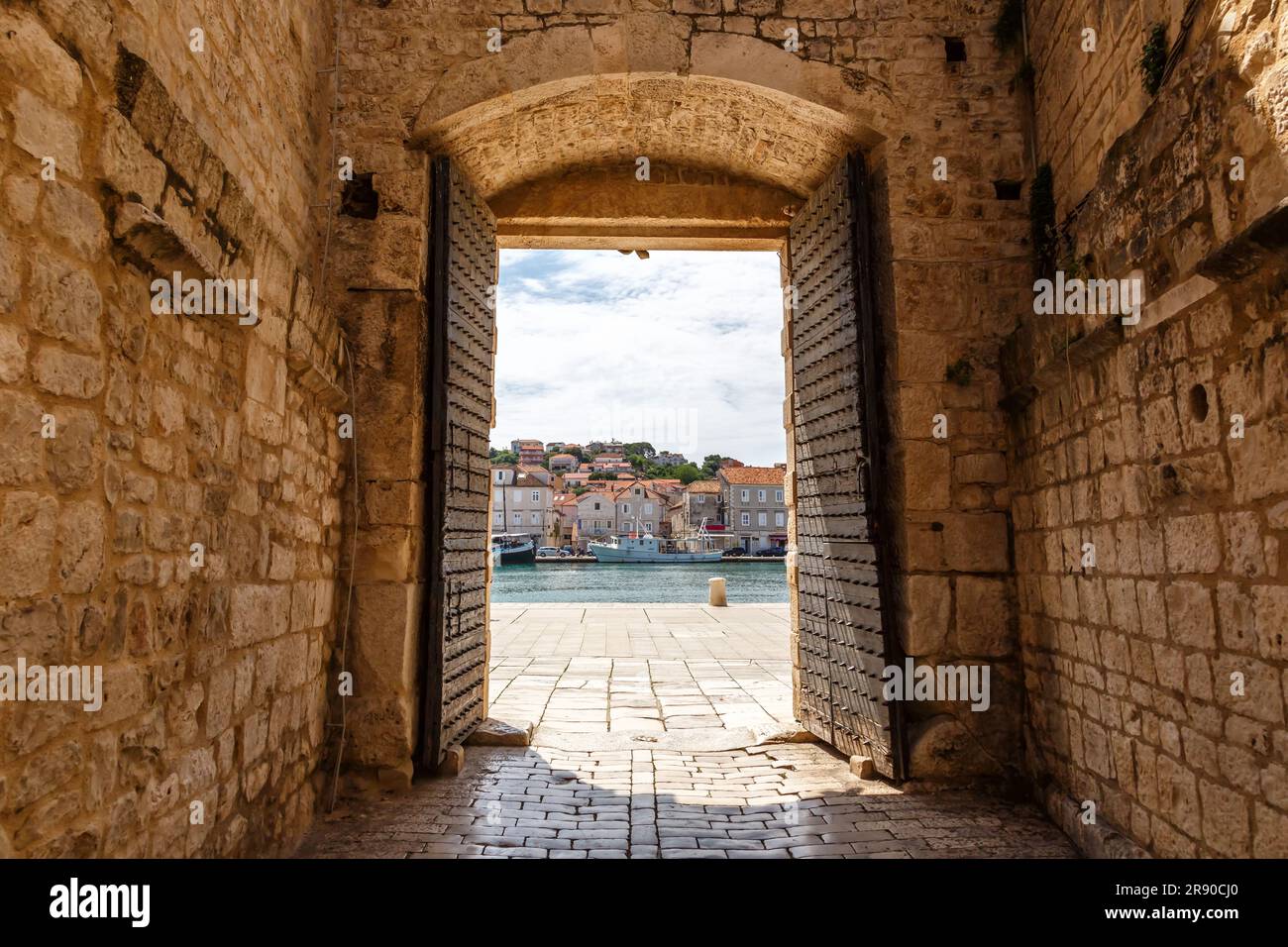 Trogir, Croatia - June 1, 2023: City Gate Of Trogir Juzna Gradska Vrata In The Old Town Vacation ...