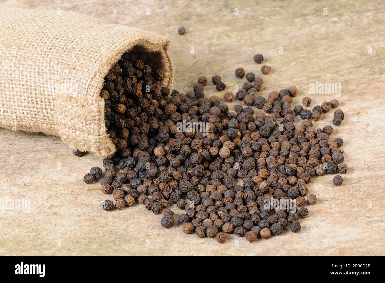 Malabar pepper (Piper nigrum), peppercorn, peppercorns Stock Photo - Alamy