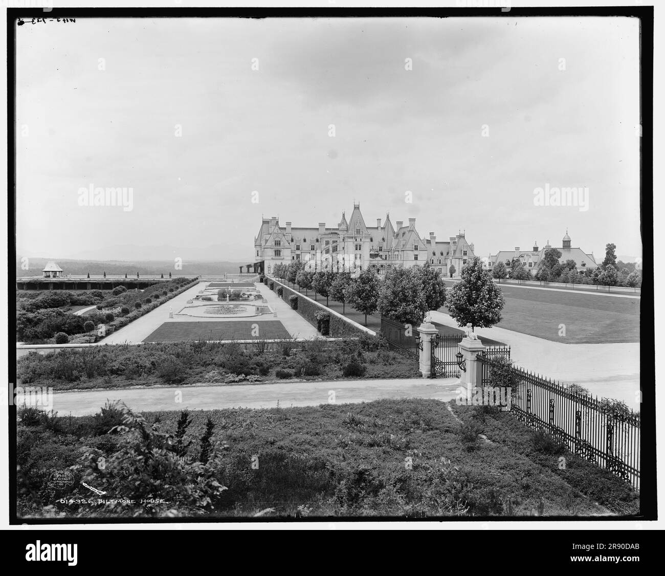 Usa north carolina biltmore Black and White Stock Photos & Images - Alamy