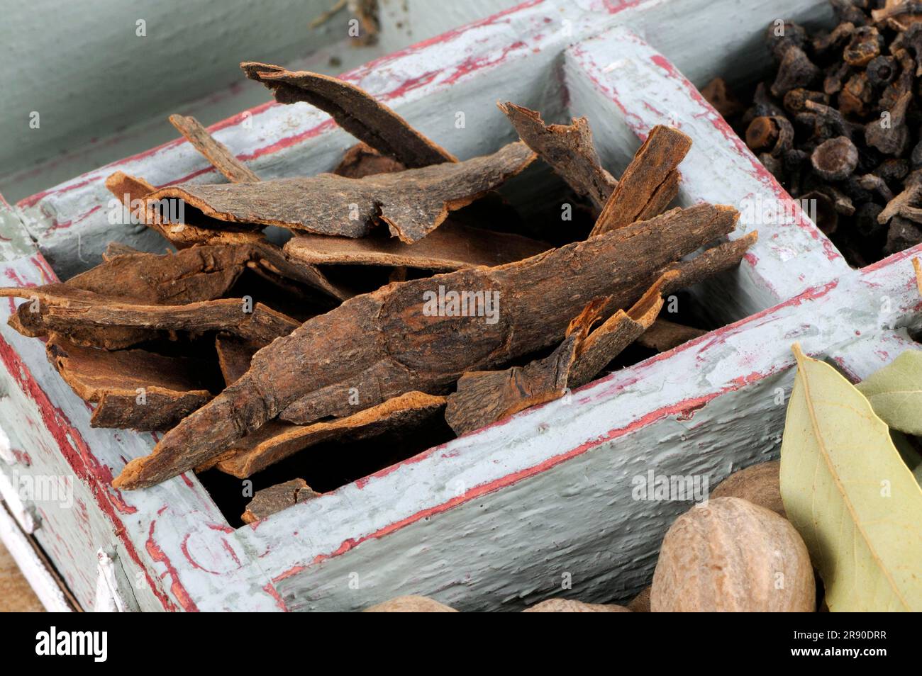 Cinnamon bark hi-res stock photography and images - Alamy