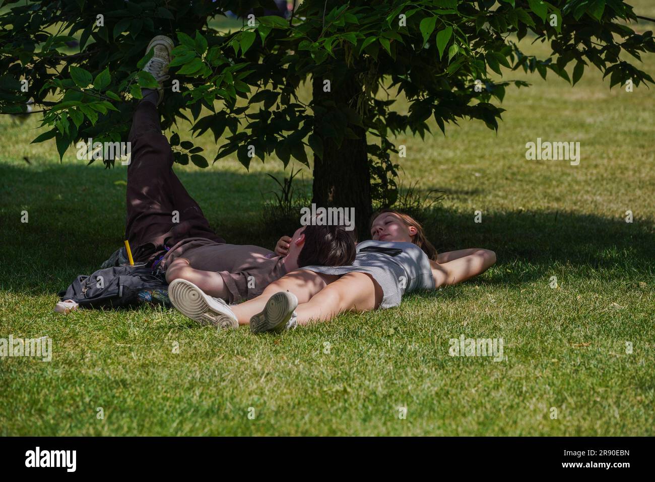 Temperatures 2023 shade hi-res stock photography and images - Alamy