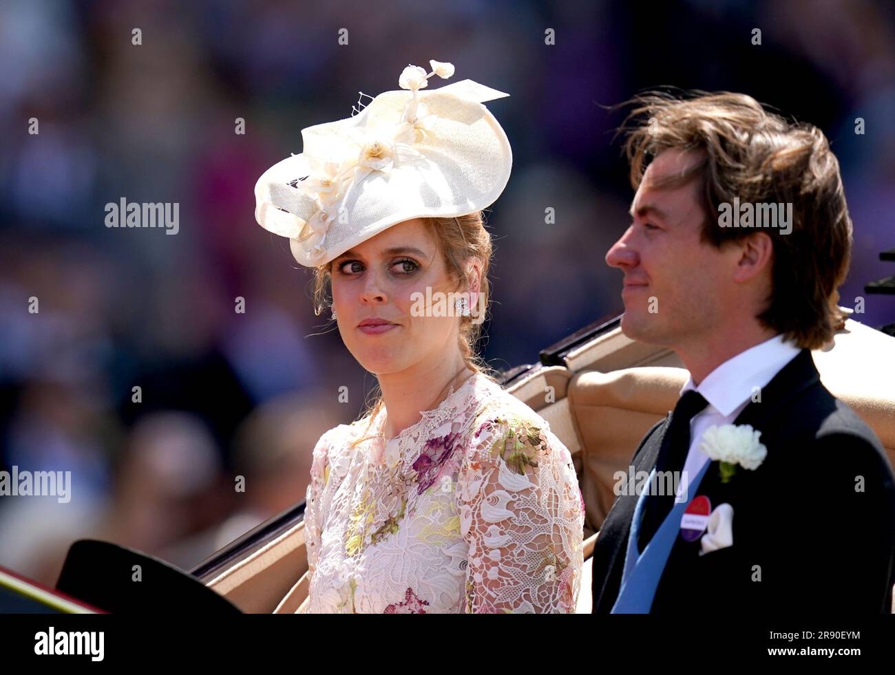 Princess Beatrice and Edoardo Mapelli Mozzi arrive by carriage during ...