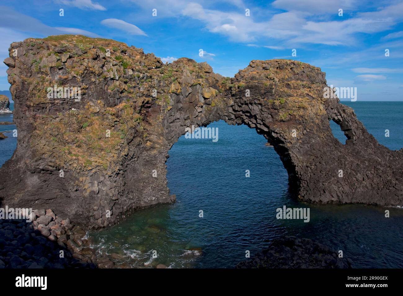 Stone arch Gatklettur, near Arnarstapi, Snaefellsbaer, Snaefellsnes ...
