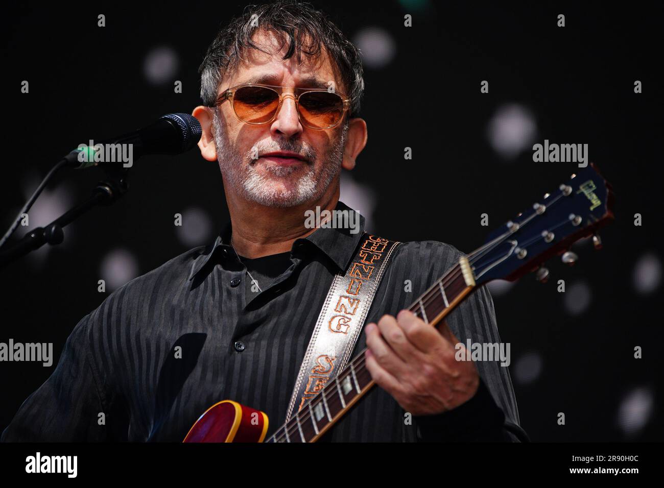 Ian broudie of the lightning seeds hi-res stock photography and images ...