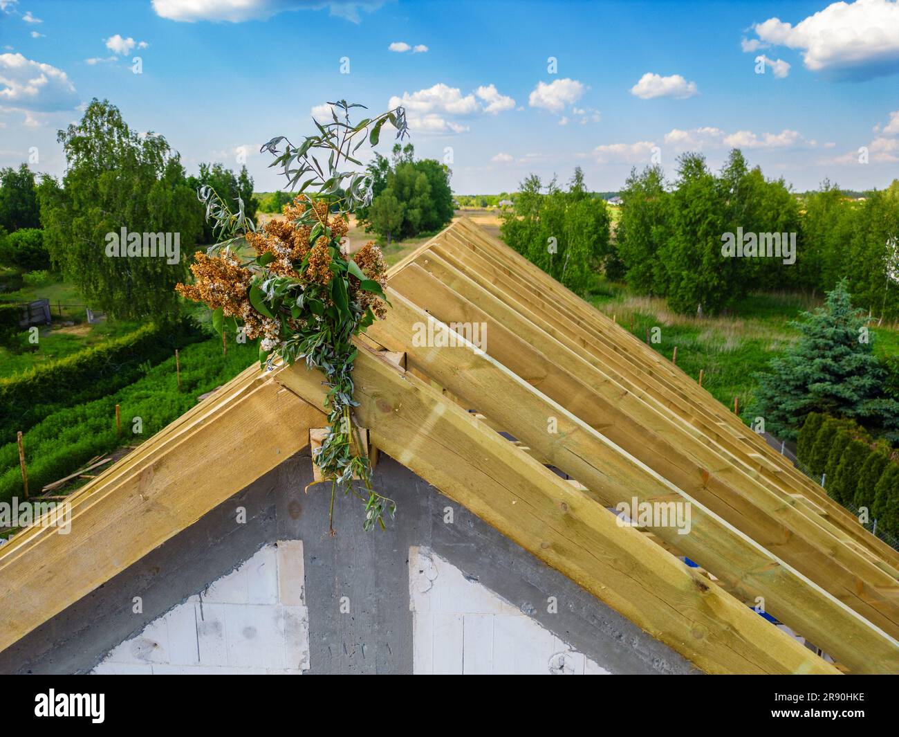 House roof frame hi-res stock photography and images - Alamy