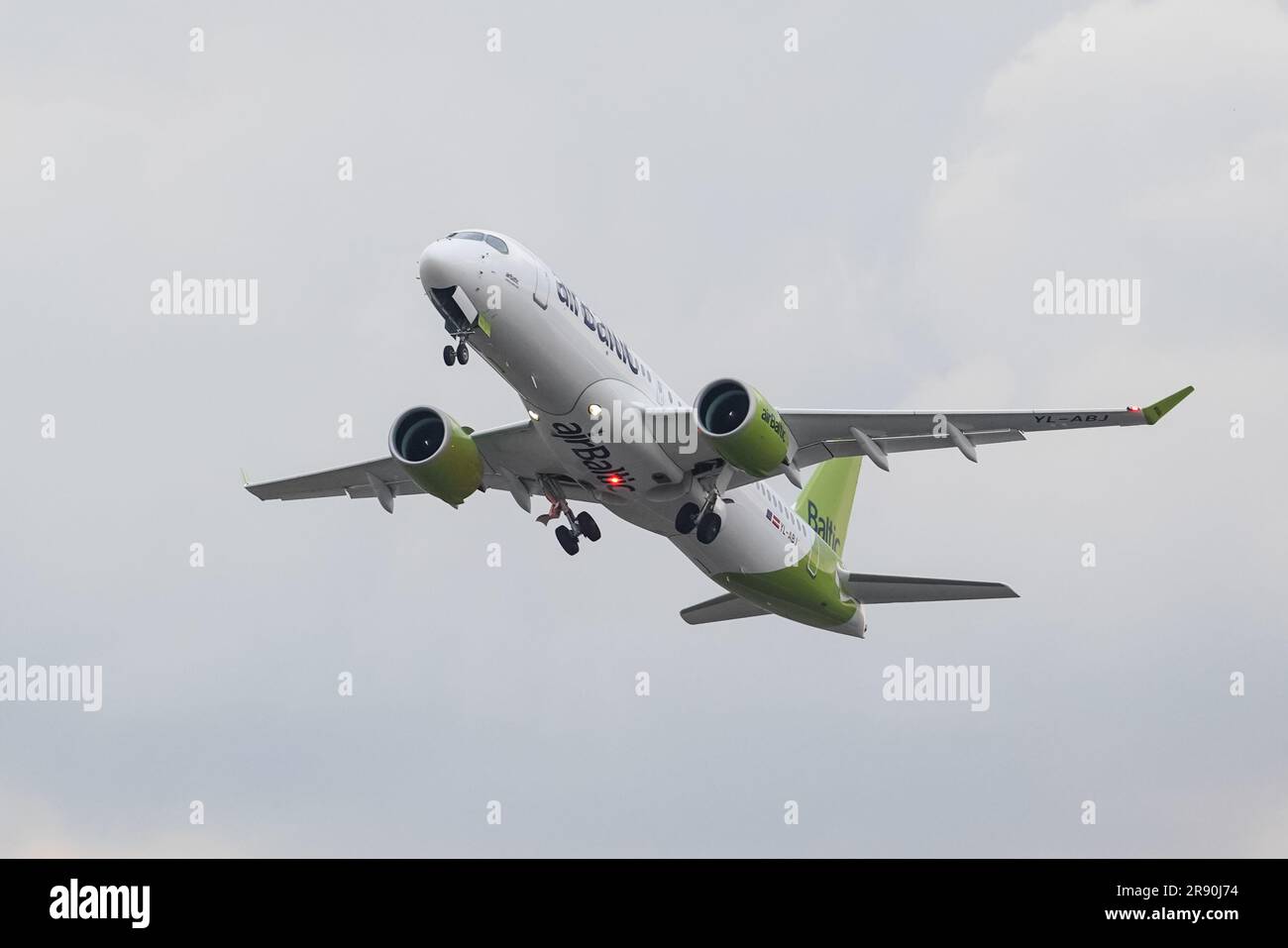 ISTANBUL, TURKIYE - OCTOBER 08, 2022: Air Baltic Airbus A220-371 (55165 ...