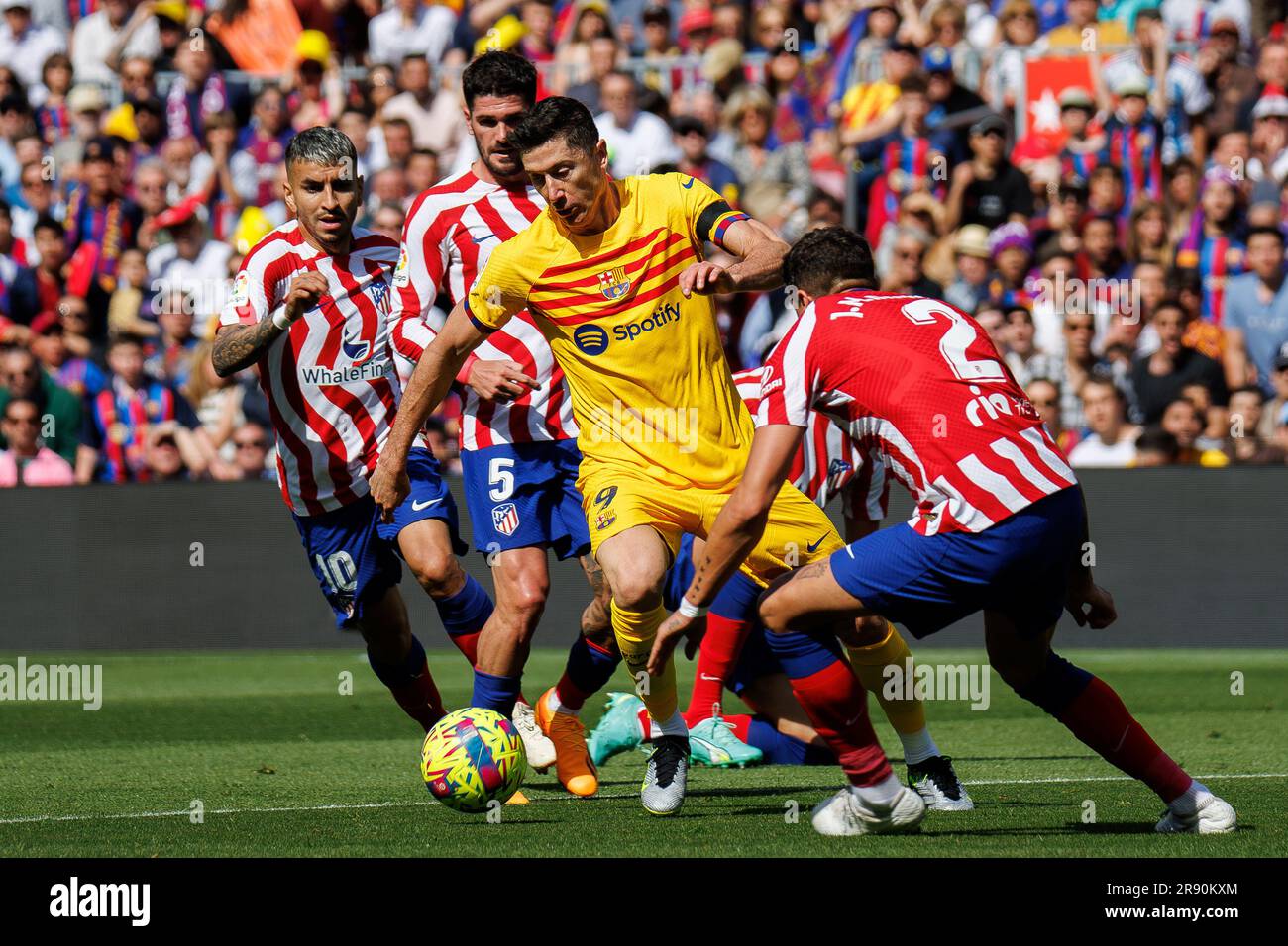 BARCELONA - APR 23: Lewandowski in action during the LaLiga match ...