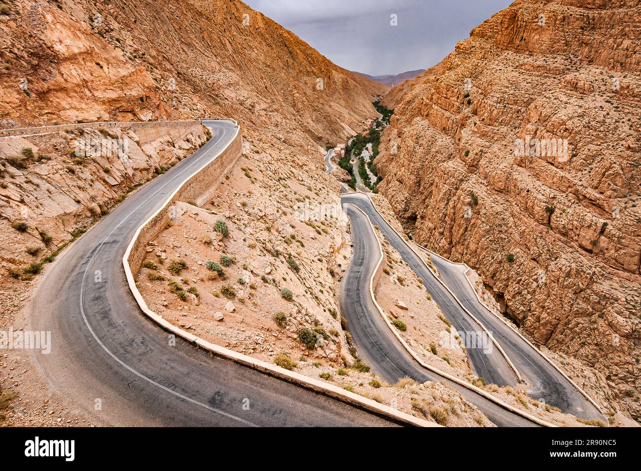 Serpentine road that draws the back of the mountain. "Gorges du Dades ...