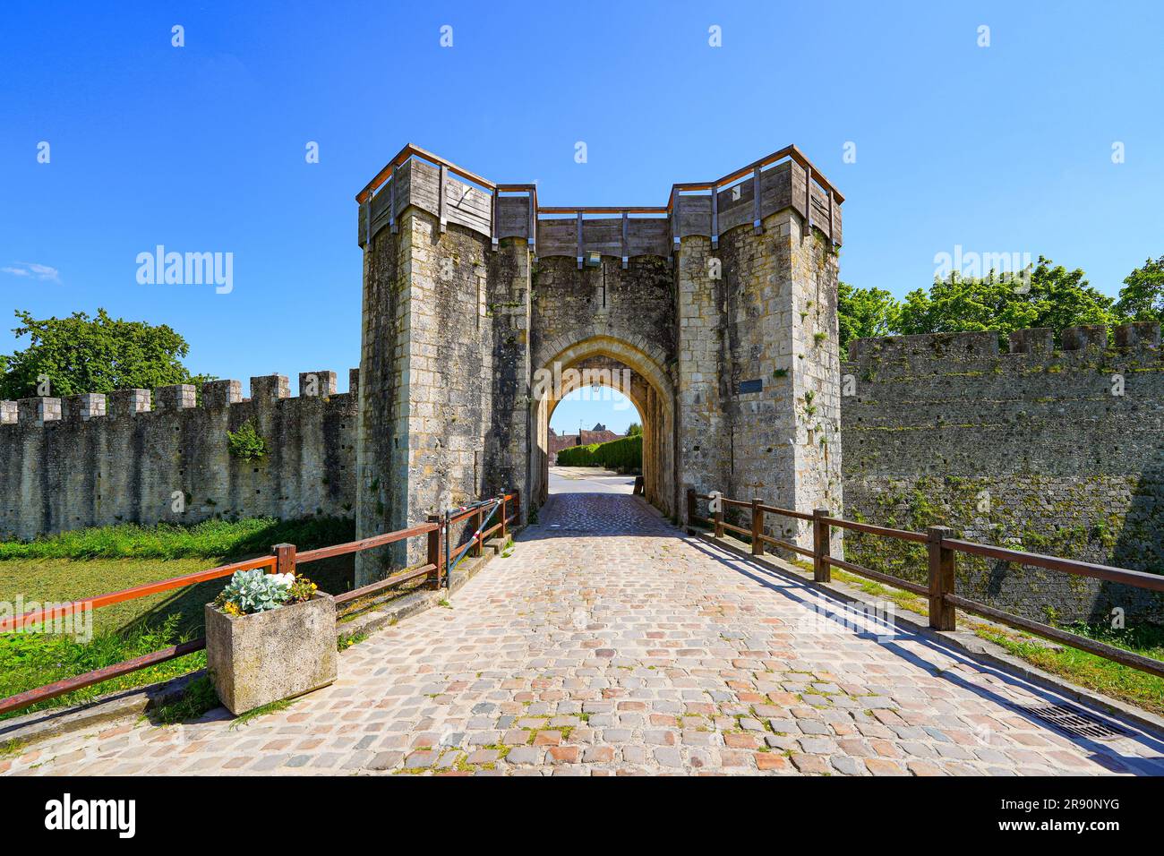 Porte de Jouy ("Jouy Gate") on the ramparts of Provins, surrounding ...