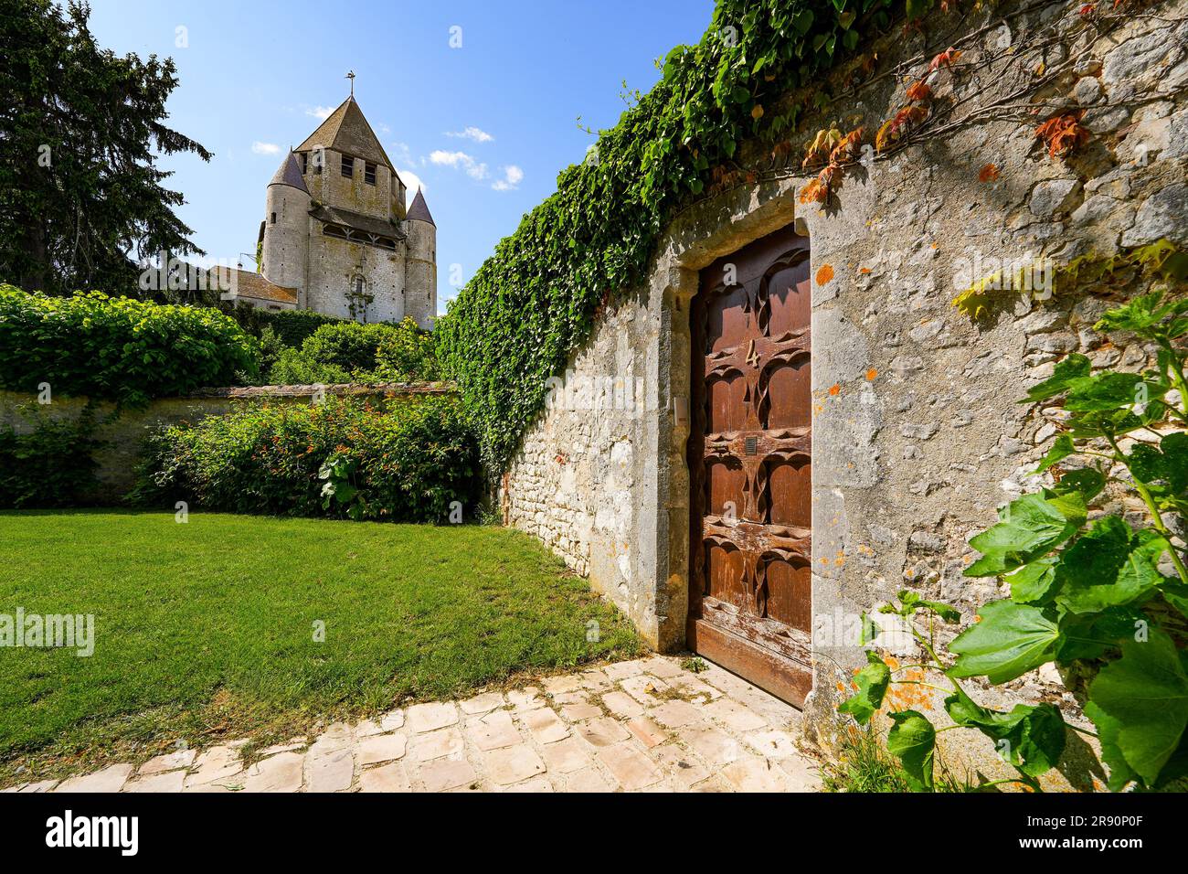 Vintage door in Provins in front of the Tour César ("Caesar tower") in ...