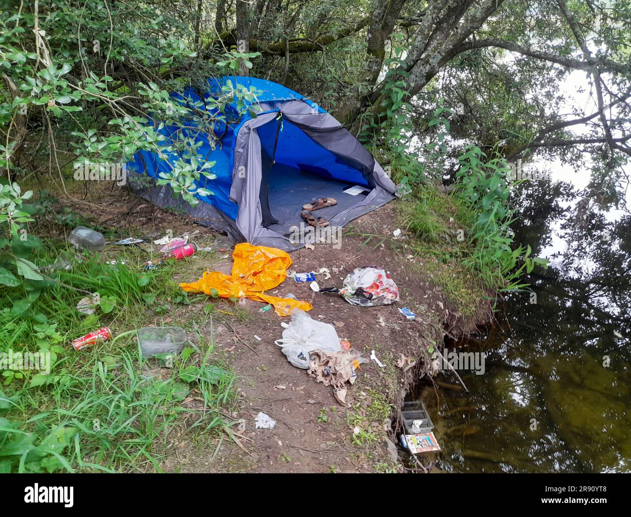 Surrounded by rubbish hi-res stock photography and images - Alamy