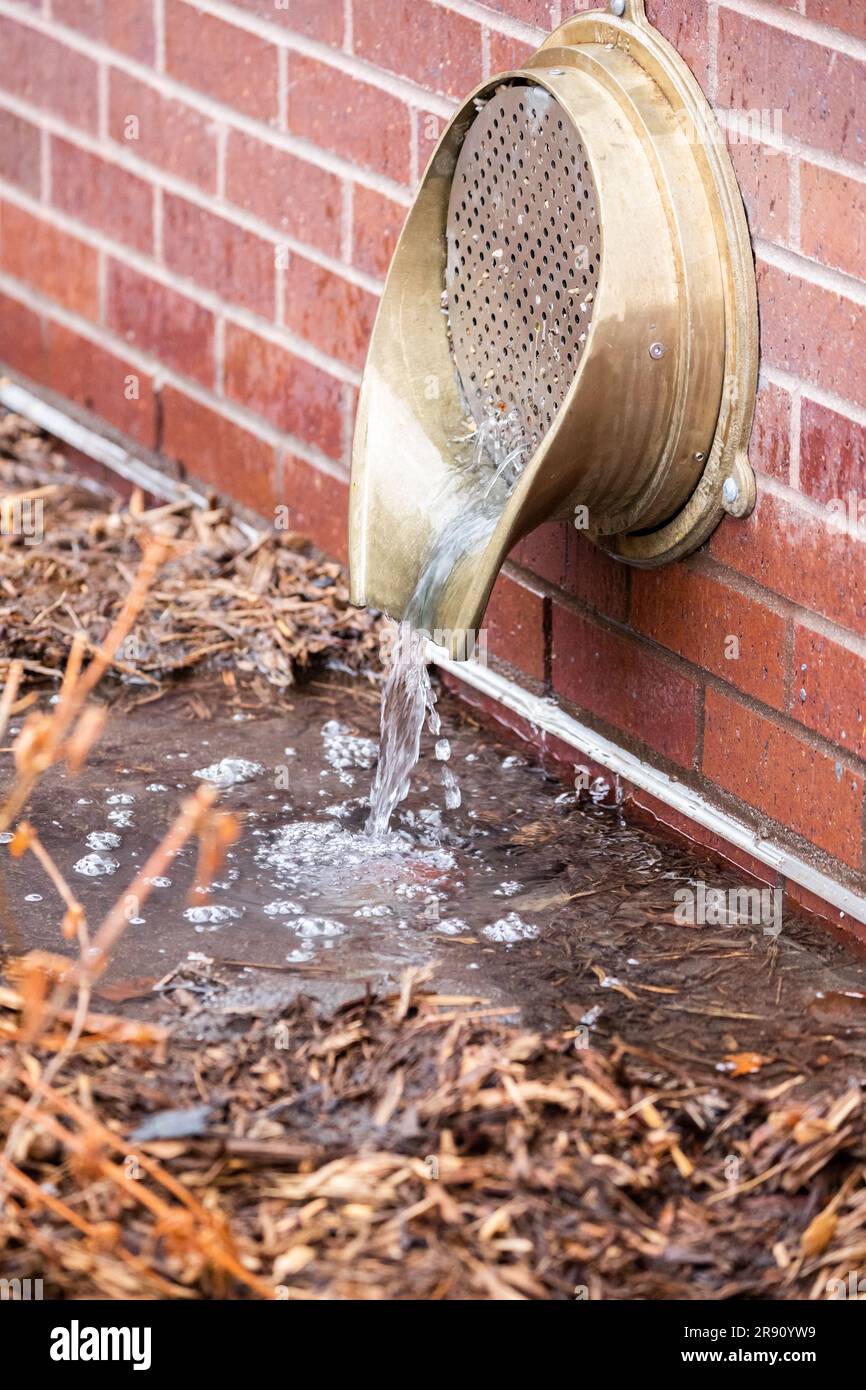 Nozzle downspout hi-res stock photography and images - Alamy