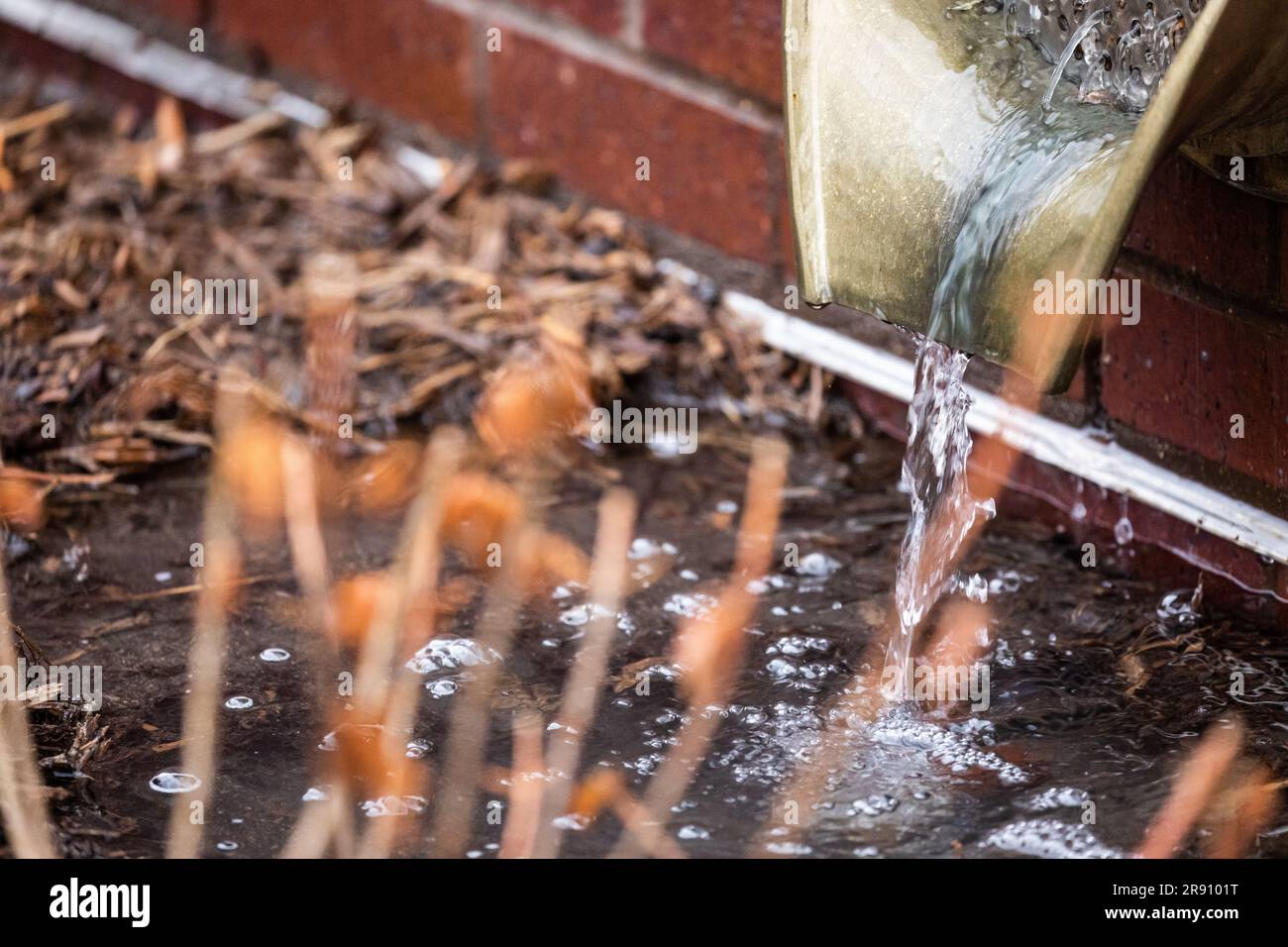 Nozzle downspout hi-res stock photography and images - Alamy