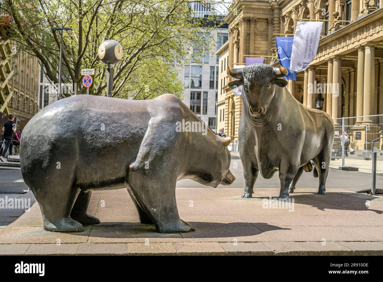Bronzeskulptur, Bulle und Bär, Deutsche Börse, Börsenplatz, Frankfurt ...