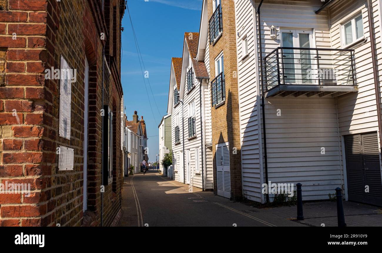 Uk narrow hi-res stock photography and images - Alamy