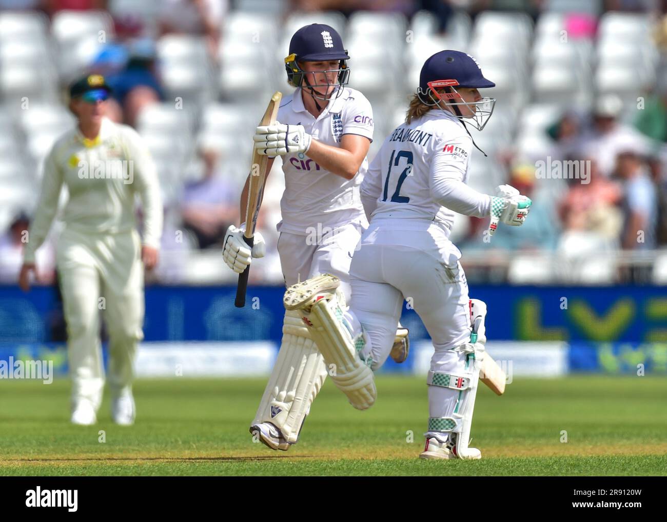 Tammy beaumont england and emma lamb england hi-res stock photography ...