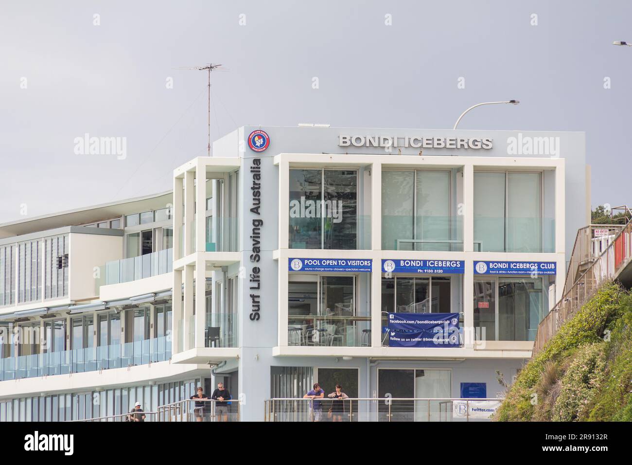 The Bondi Icebergs swimming pool at Bondi Beach, Sydney Australia ...