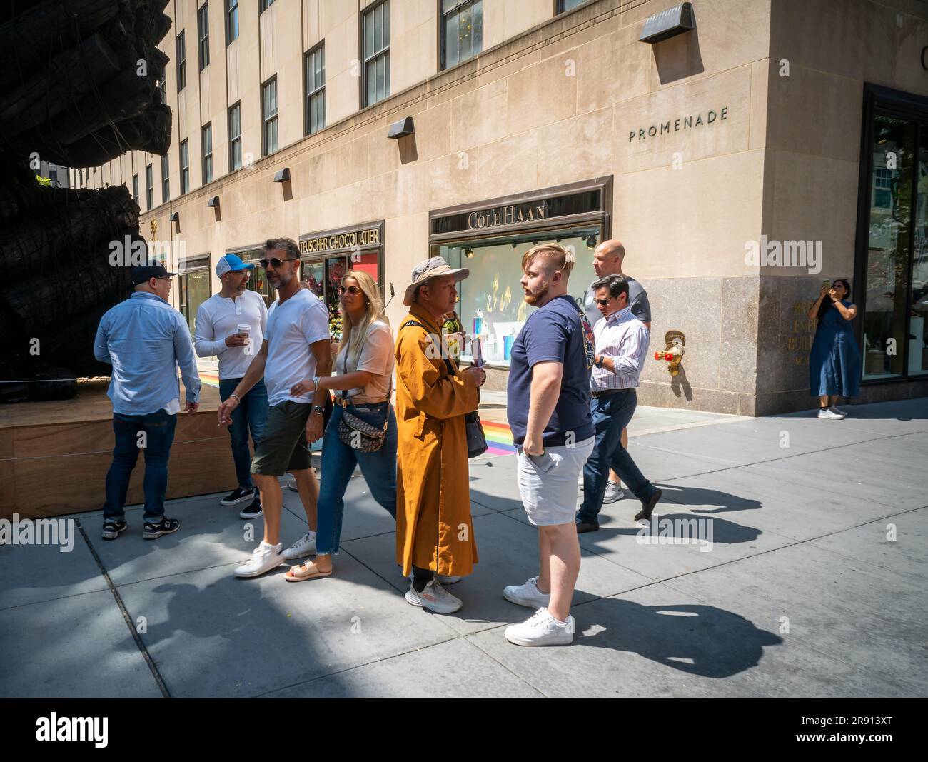 Buddhist monk scam hi-res stock photography and images - Alamy