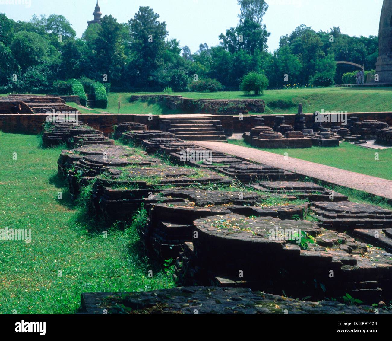 RESTOS ARQUEOLOGICOS DE BASA DE MONASTERIOS-S I-. Location: EXTERIOR ...