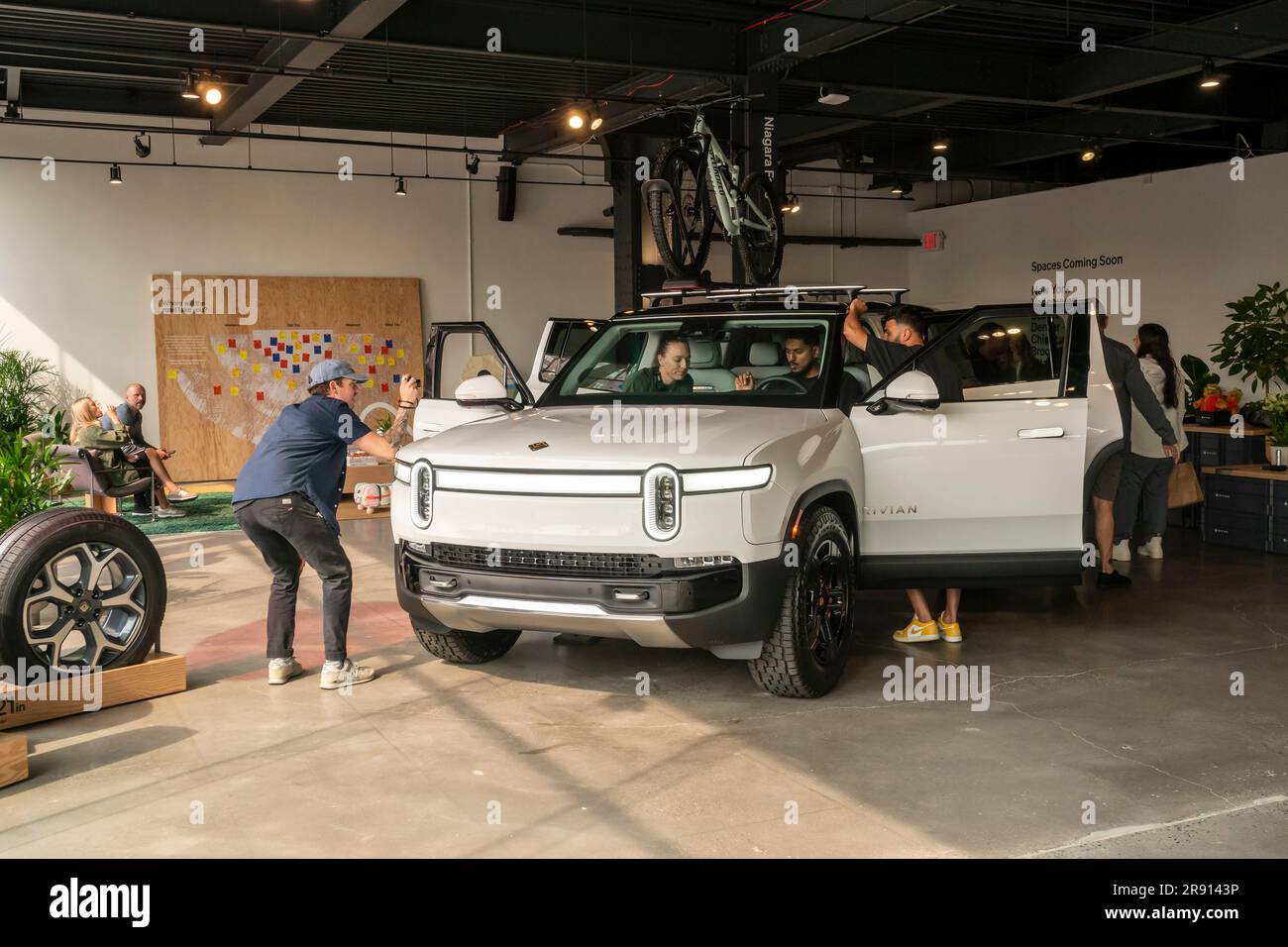 Rivian electric suv hi-res stock photography and images - Alamy