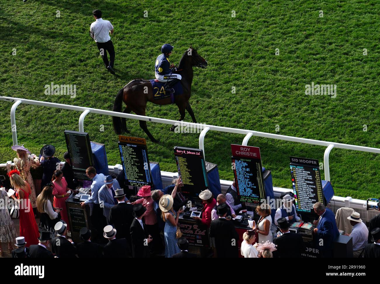 Harry Brown ridden by Hayley Turner goes to post prior to The Palace of ...