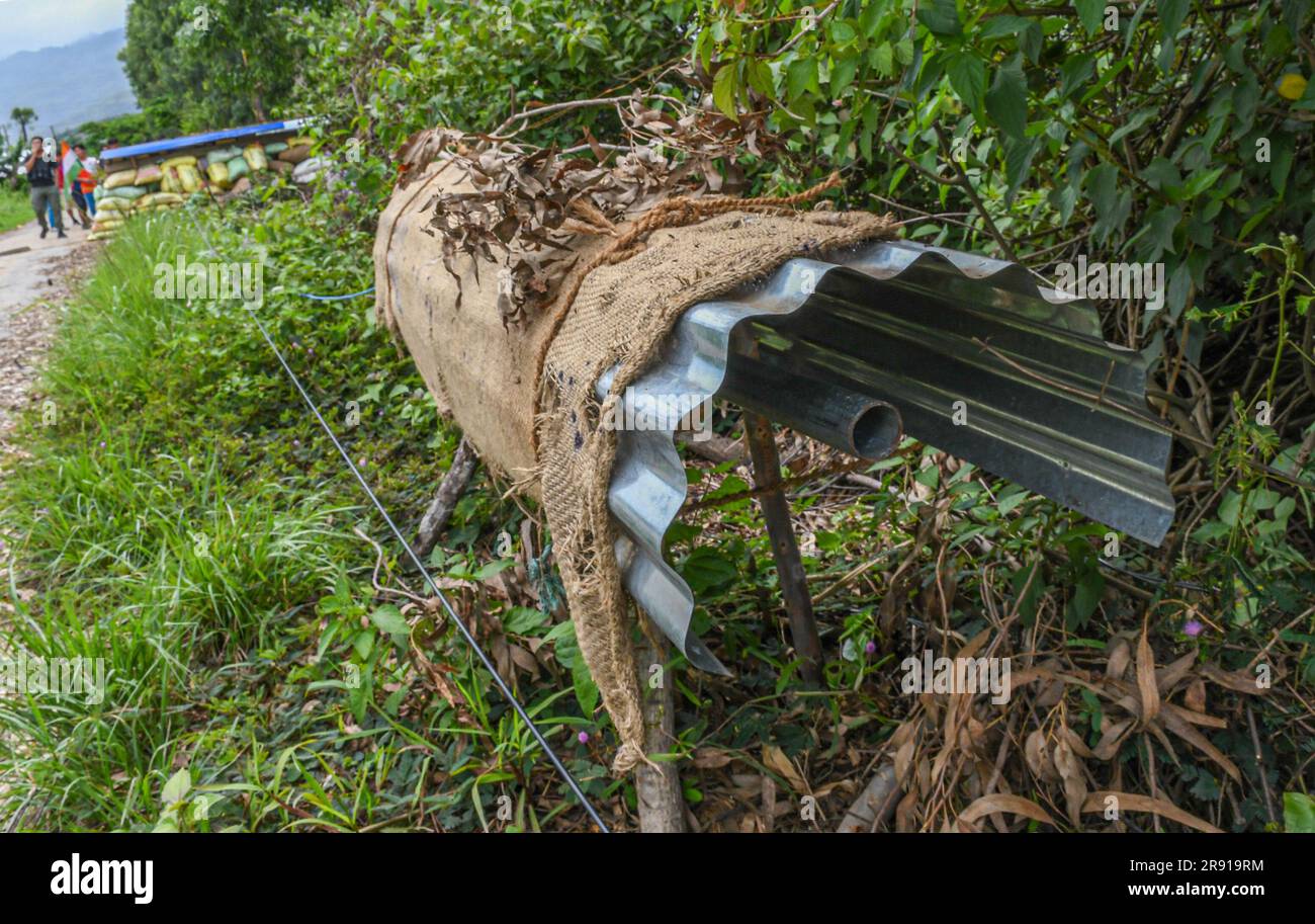 Locally gun hi-res stock photography and images - Alamy