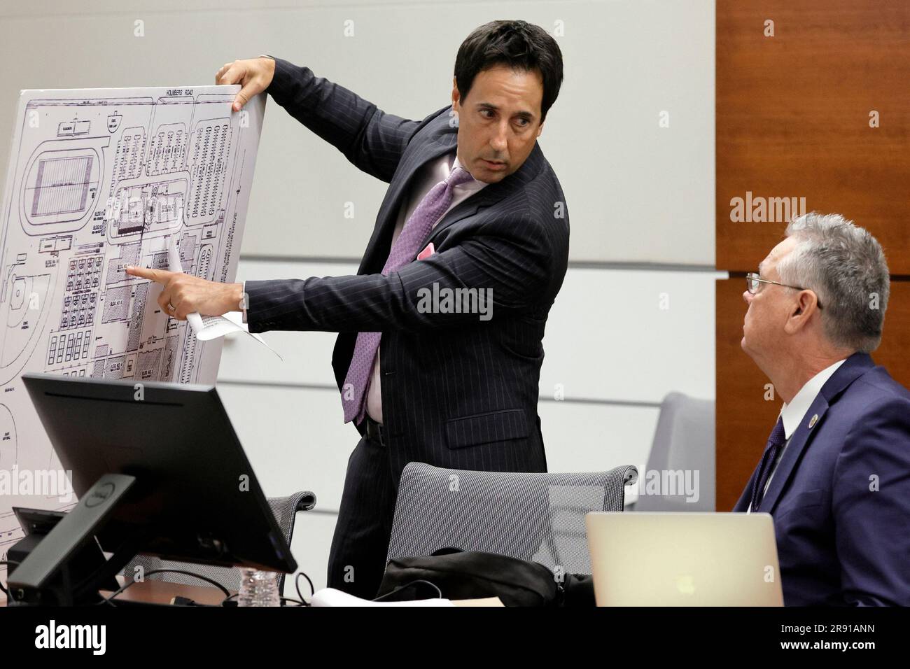 Defense attorney Mark Eiglarsh speaks with his client, former Marjory ...