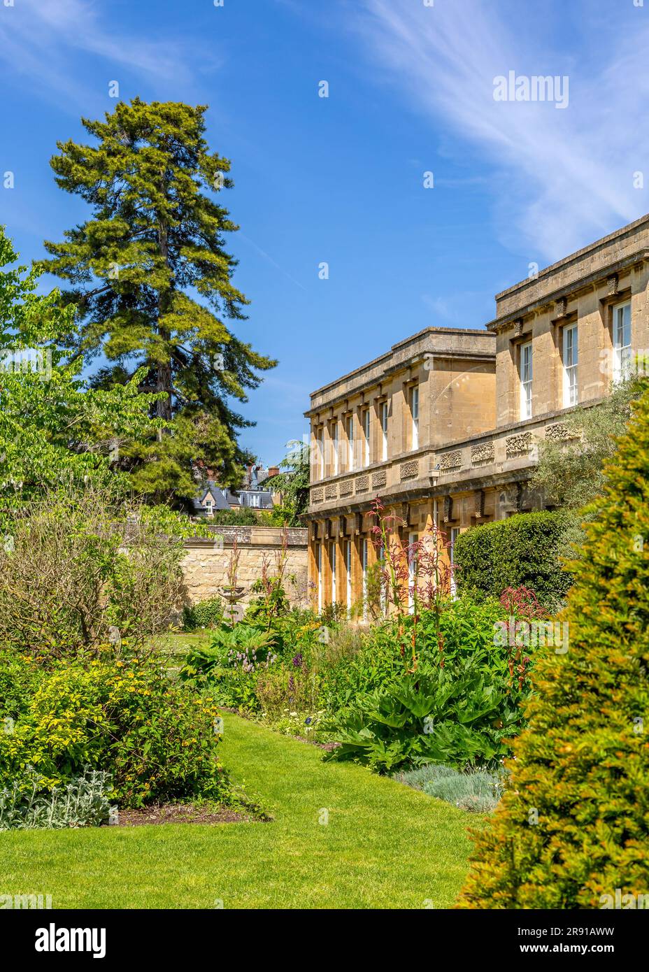 Natural beauty of Oxford Botanic Garden in summer Stock Photo - Alamy