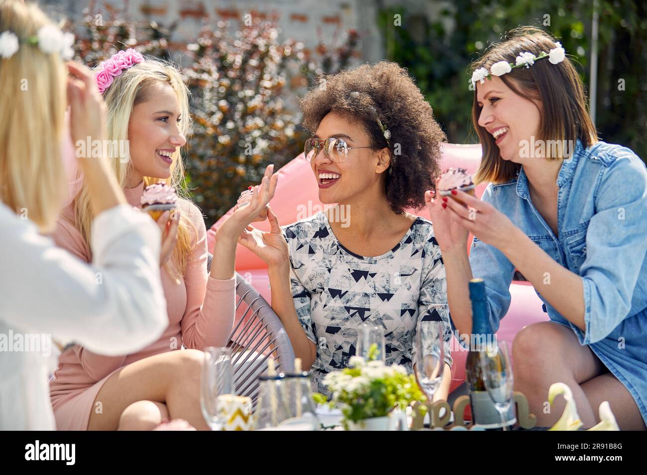 Girls showcases hi-res stock photography and images - Alamy