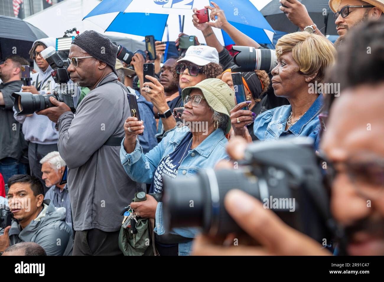 Detroit, Michigan, USA. 23rd June, 2023. Photographers, amateur and ...