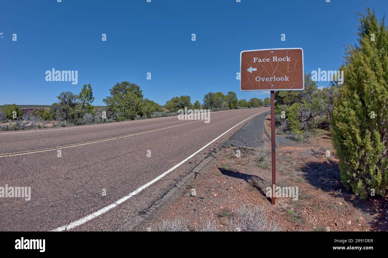Road Sign pointing the way to the Face Rock Overlook on the south rim ...