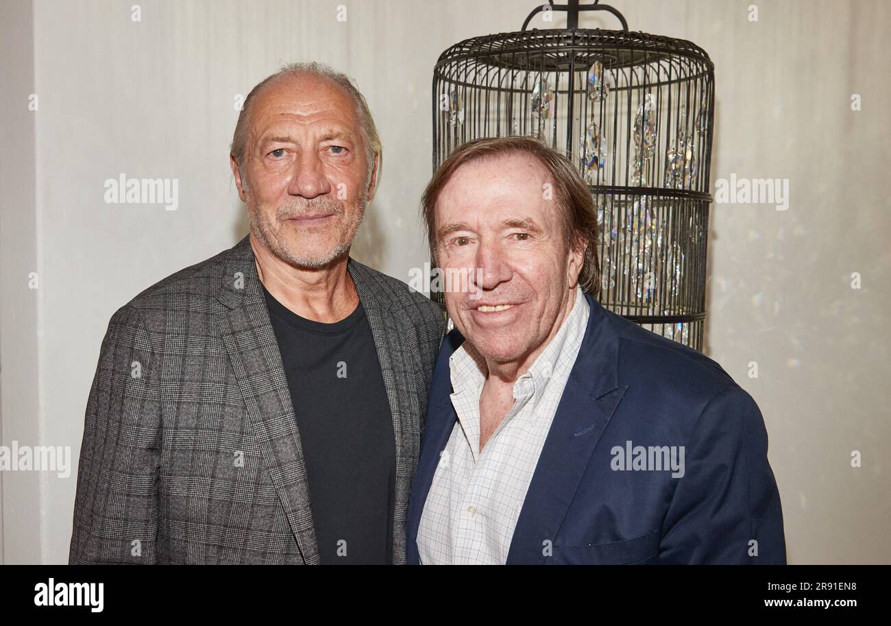 Hamburg, Germany. 23rd June, 2023. Rudi Kargus (l), former HSV ...